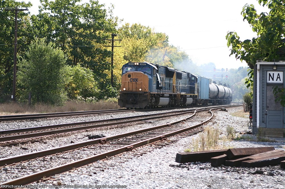 CSX 4802 leading K487 passing NA